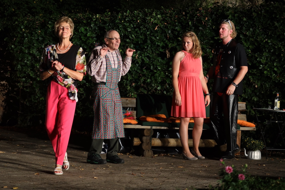 Plattdeutsches Theater im PIUMER Bauerntheater in Borgholzhausen